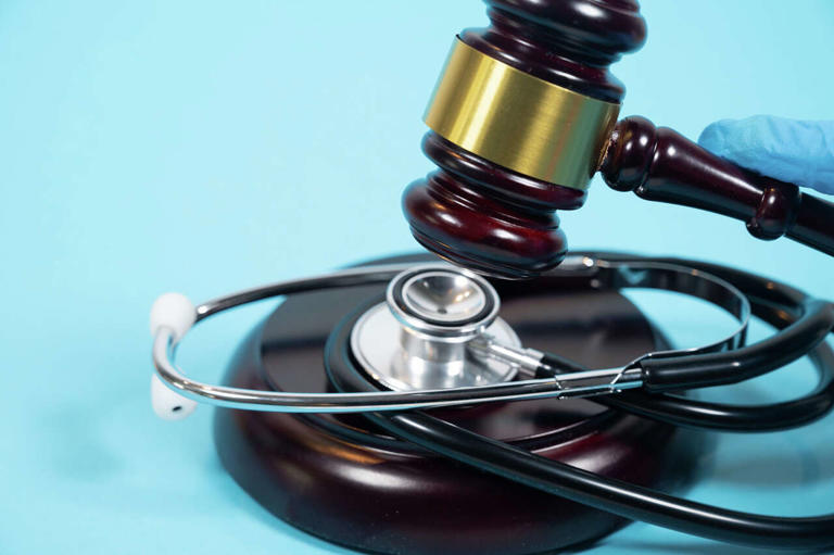 Illinois bill targets threats, assaults against home health workers