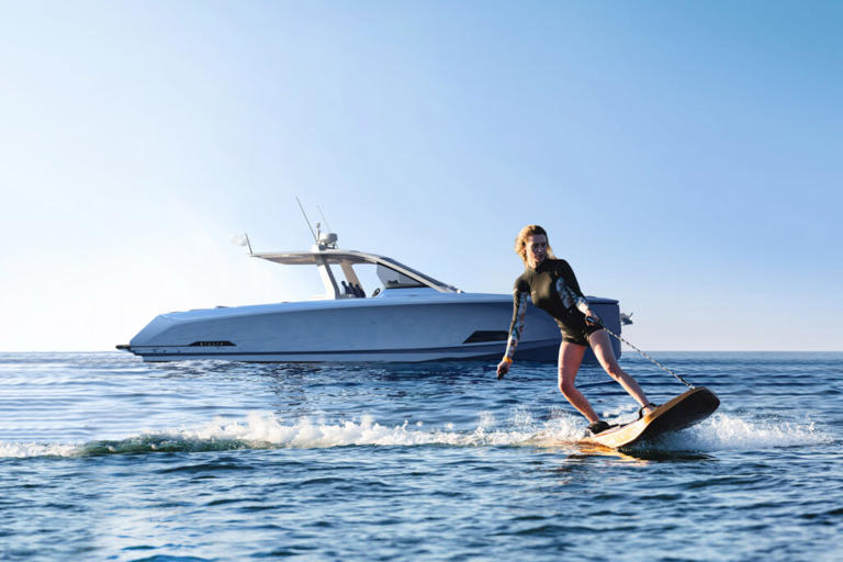 Sialia Yachts and EWake Germany e-boards debut