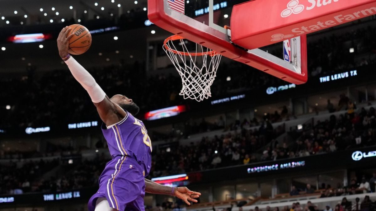 Michael Jordan’s Bulls Fans Cheering for LeBron James Forces Skip ...