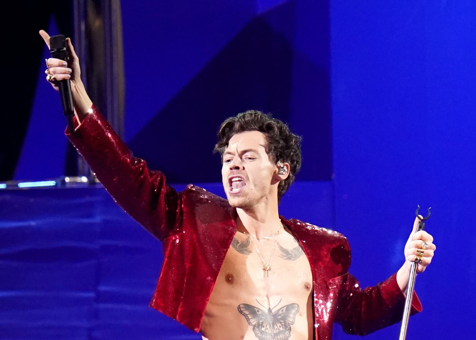 Harry Styles breaks Wembley record for most shows by solo artist in one ...