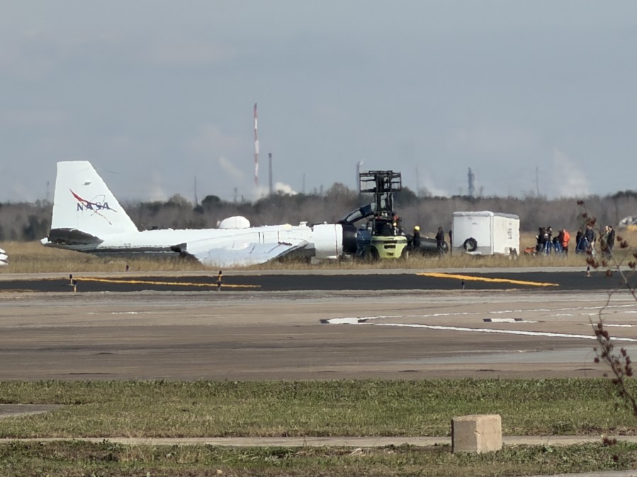 NASA aircraft makes emergency landing at Ellington Airport, officials say