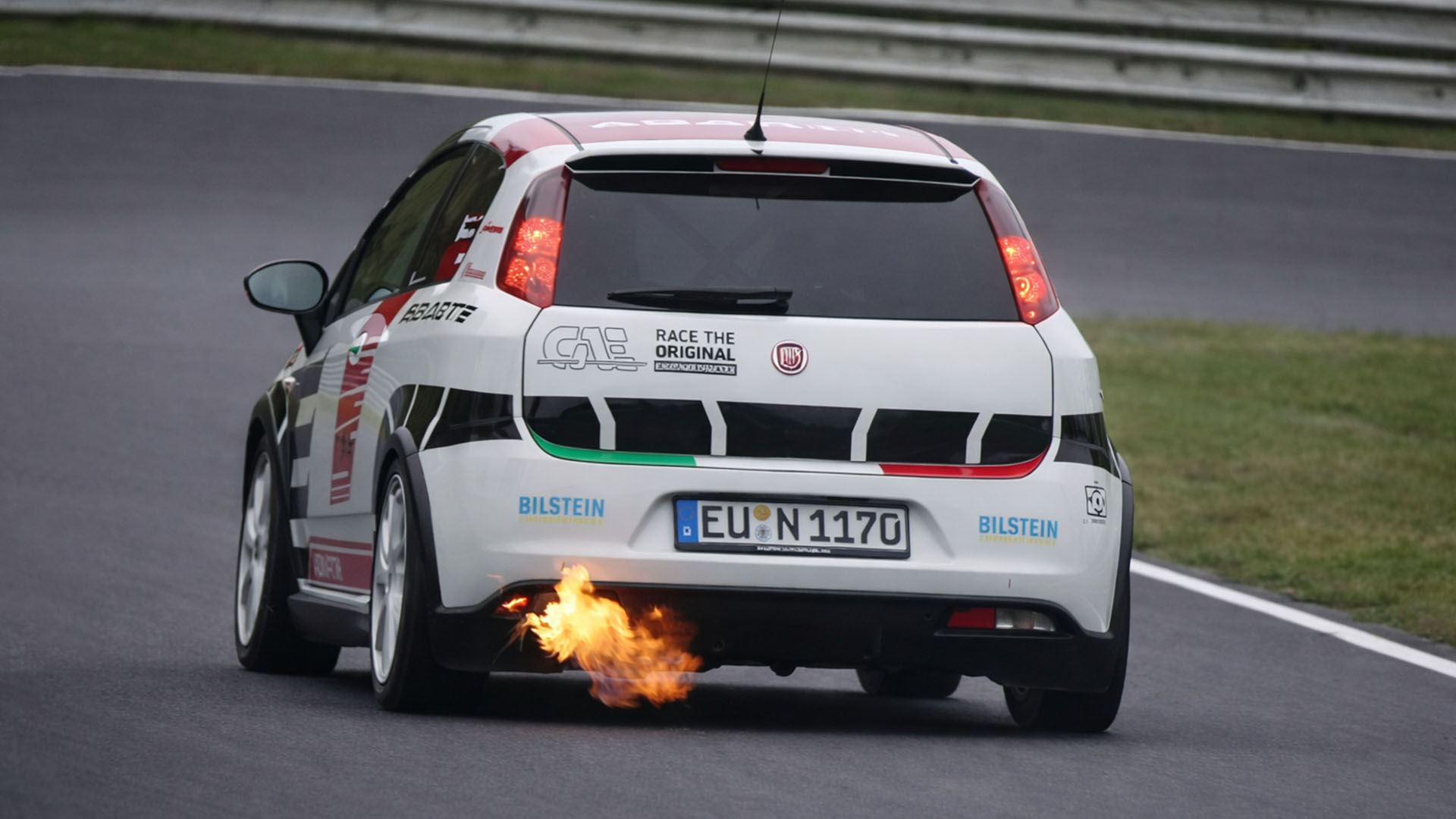 Slippery track and flames highlight Nürburgring session