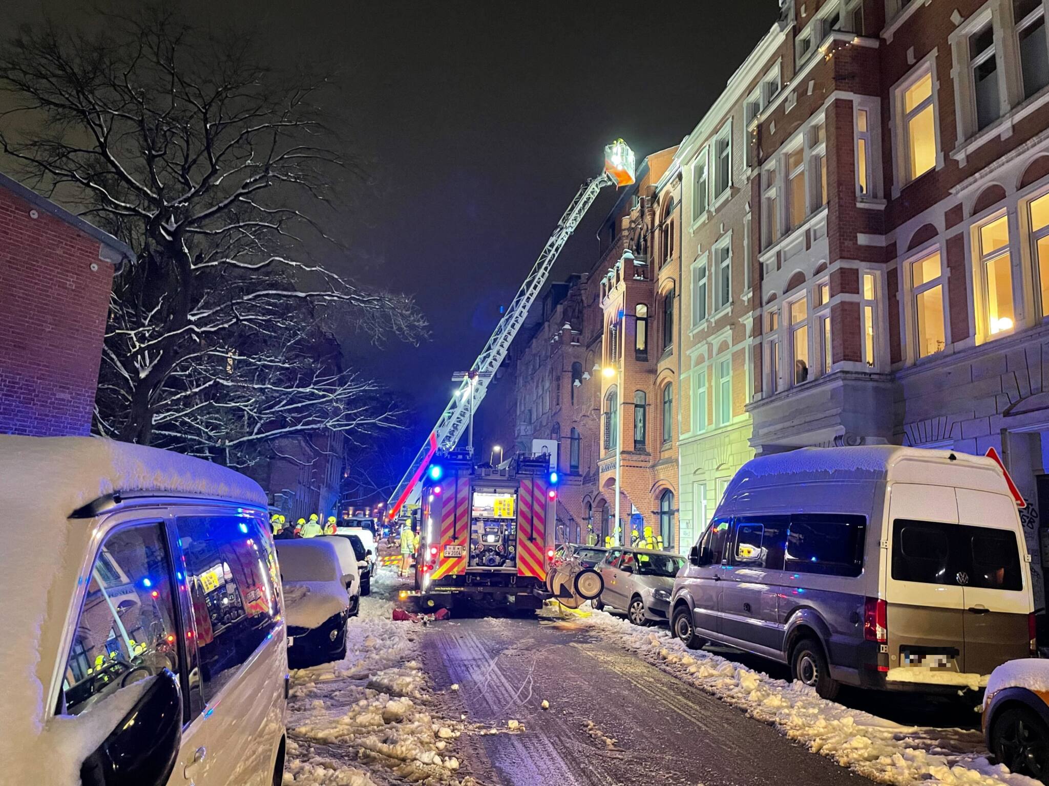 Feuerwehr Hannover rückt zu Wohnungsbrand in Linden-Mitte aus