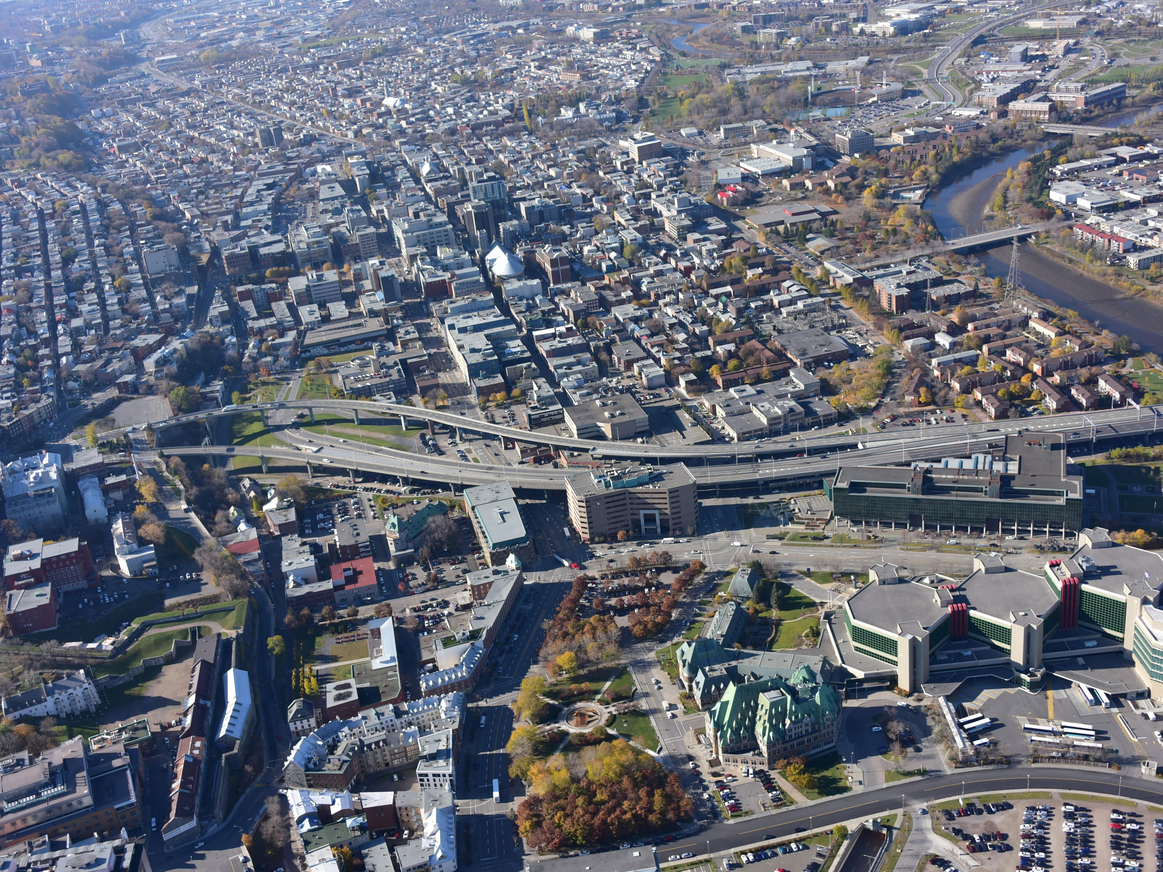 Pierre Lahoud fait don de 4500 images aériennes à la Ville de Québec
