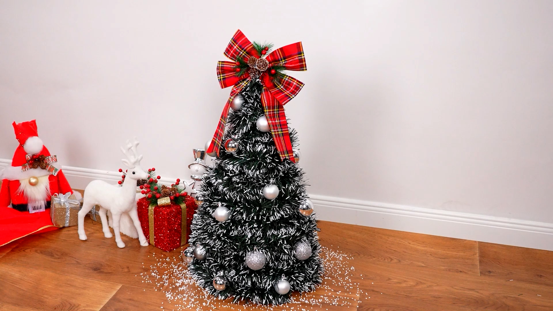 Crafting some cozy Christmas decor