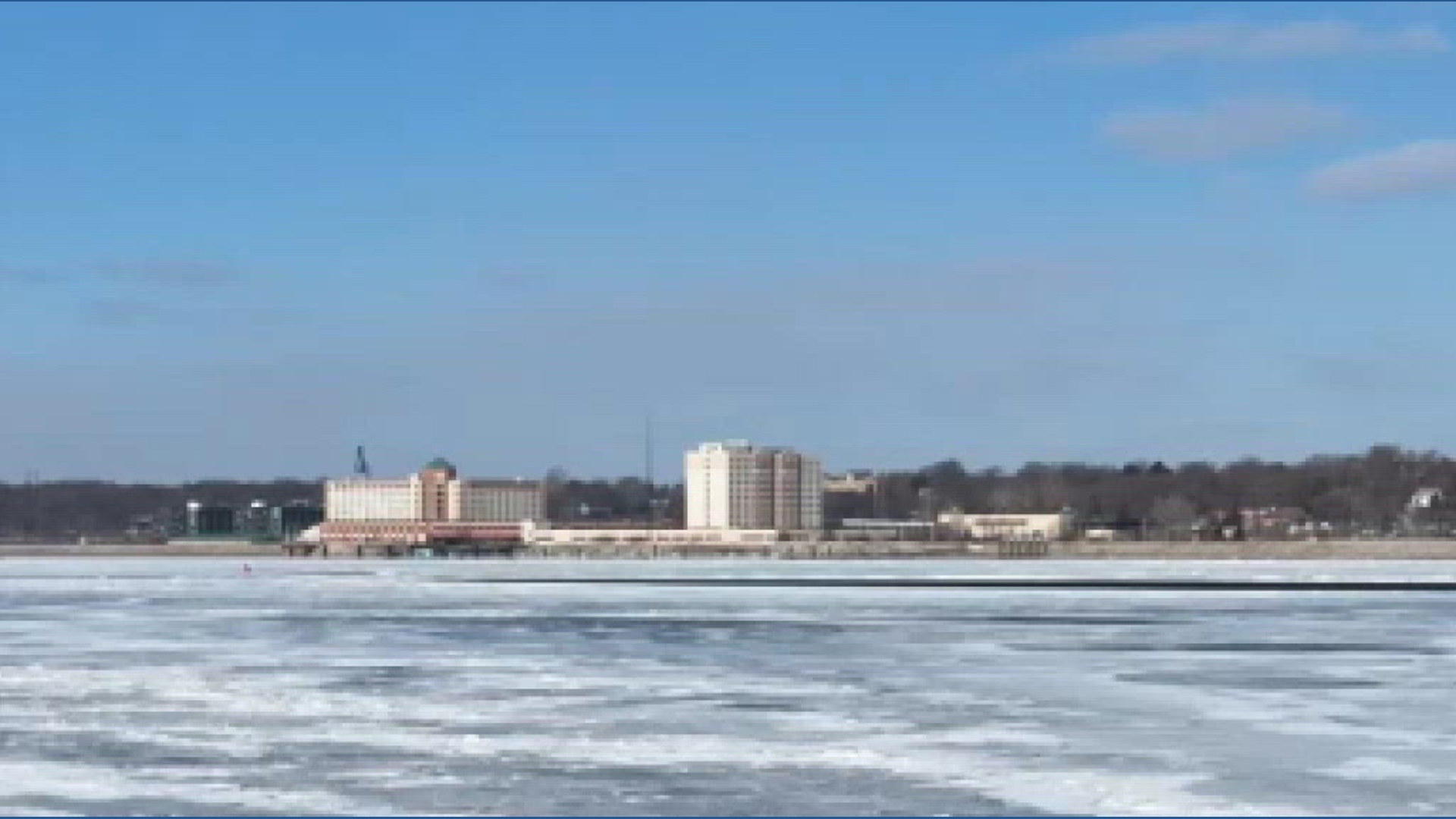Mississippi River frozen over