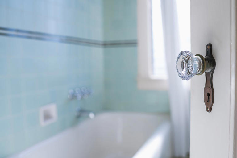 Experts warn these 6 subtle signs could mean your home is slowly ...