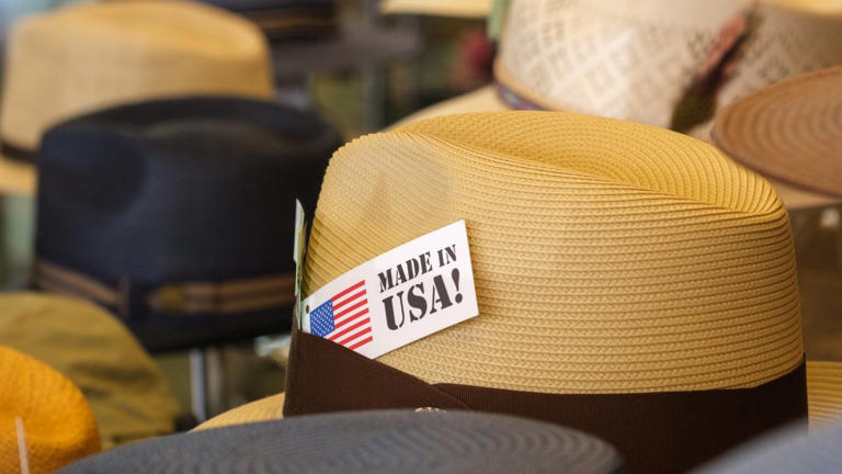 Patriotic retail chain closes stores, begins liquidation