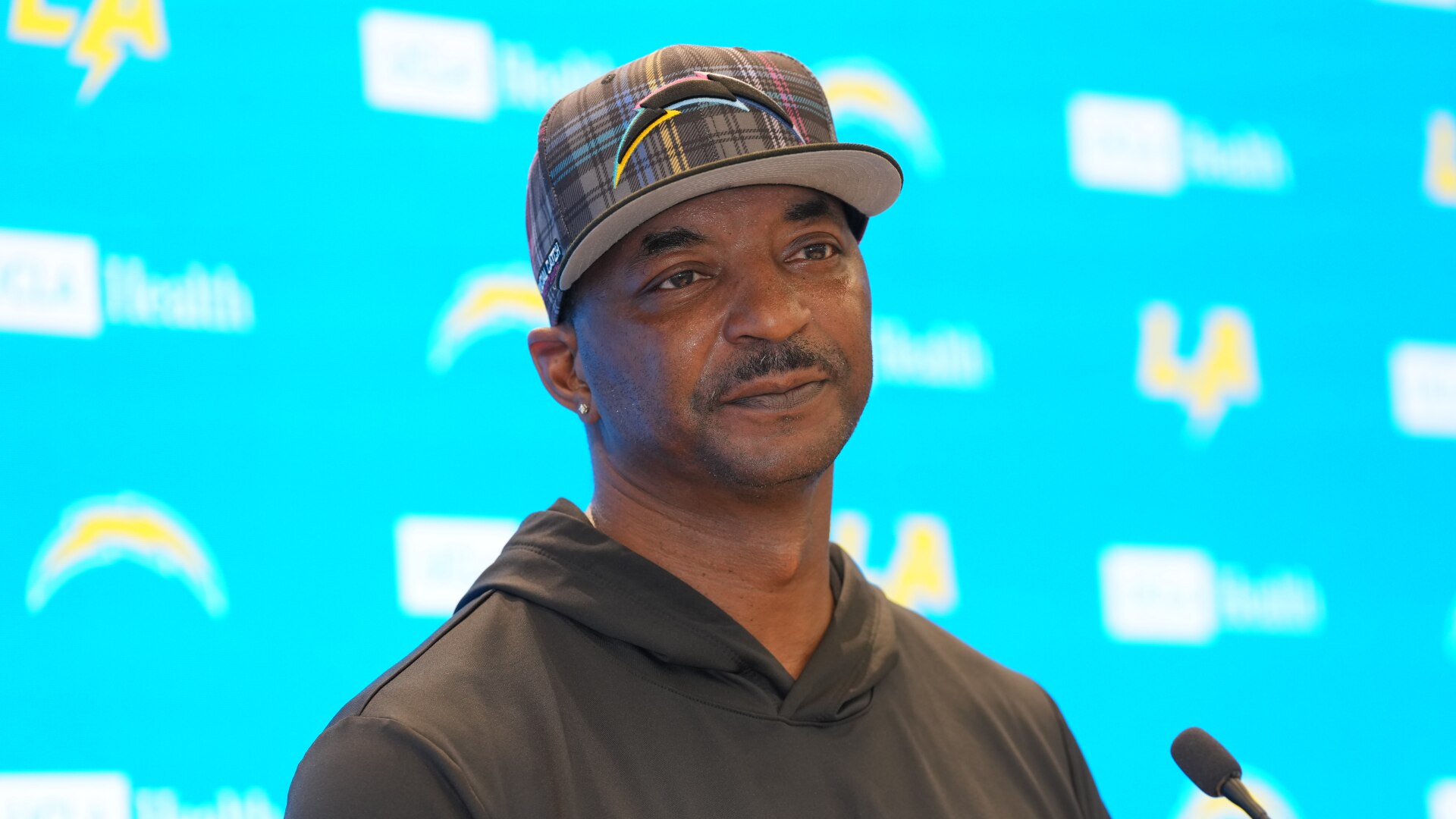 Chargers interview their DB coach Steve Clinkscale for defensive ...