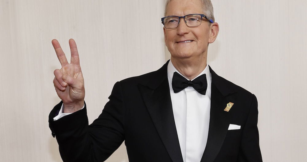 Out Apple CEO schmoozed at White House 'Melania' screening hours after ...