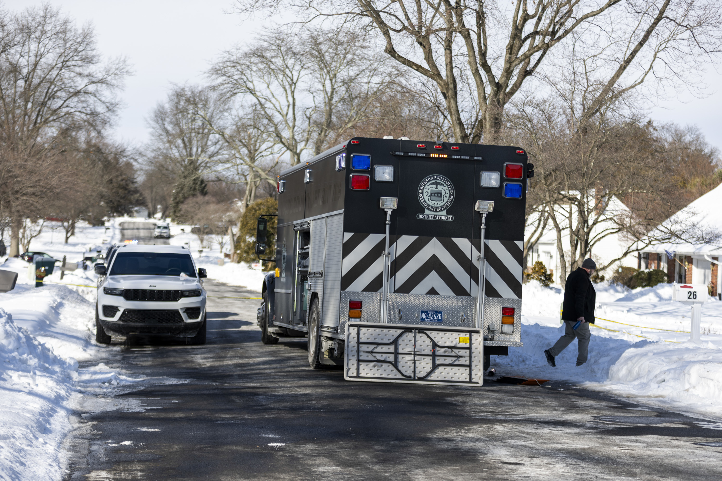Man arrested after hourslong police standoff at Bucks County home ...
