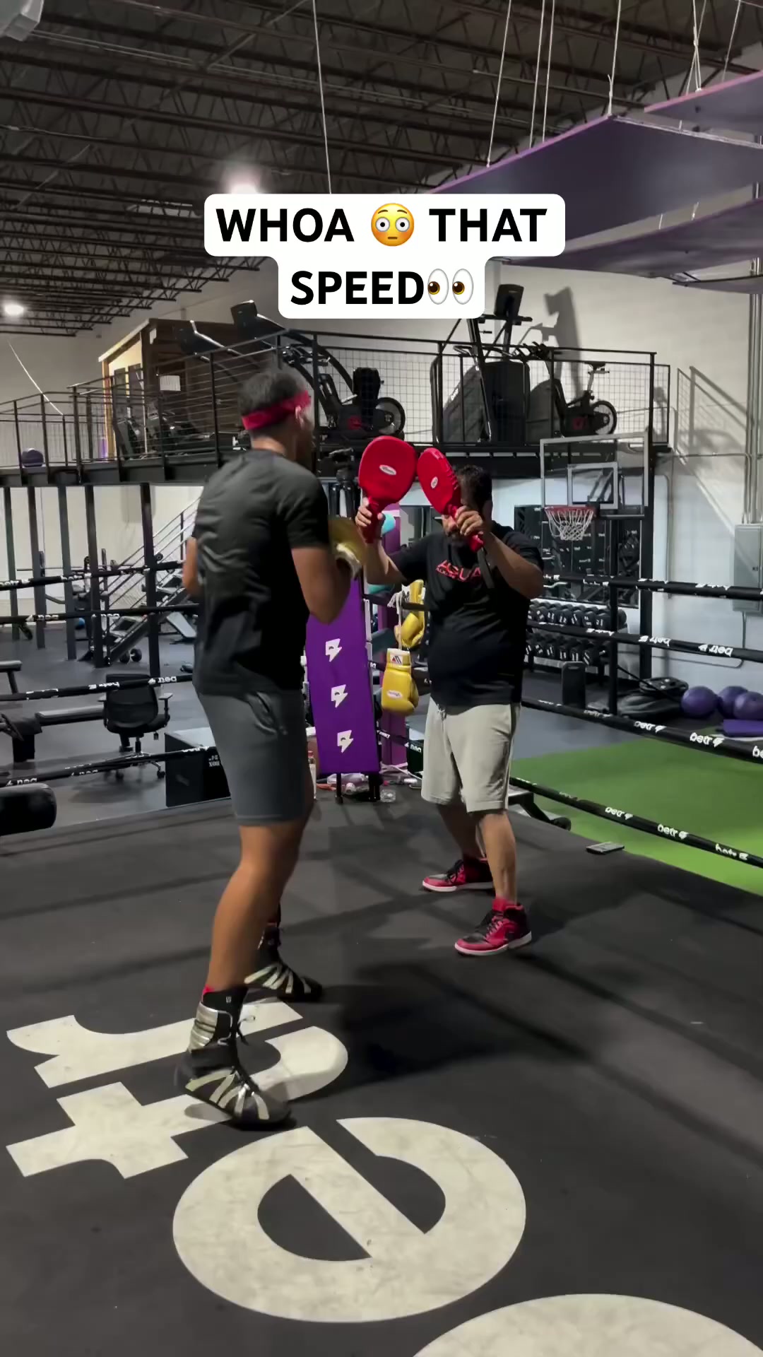 Whoa 😳 that speed of David Benavidez is crazy ️