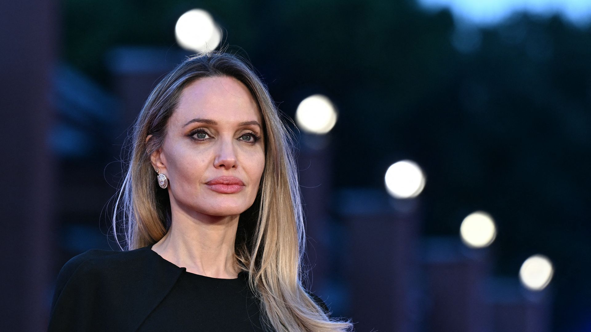 Angelina Jolie readies herself for major relocation as twins Knox and ...