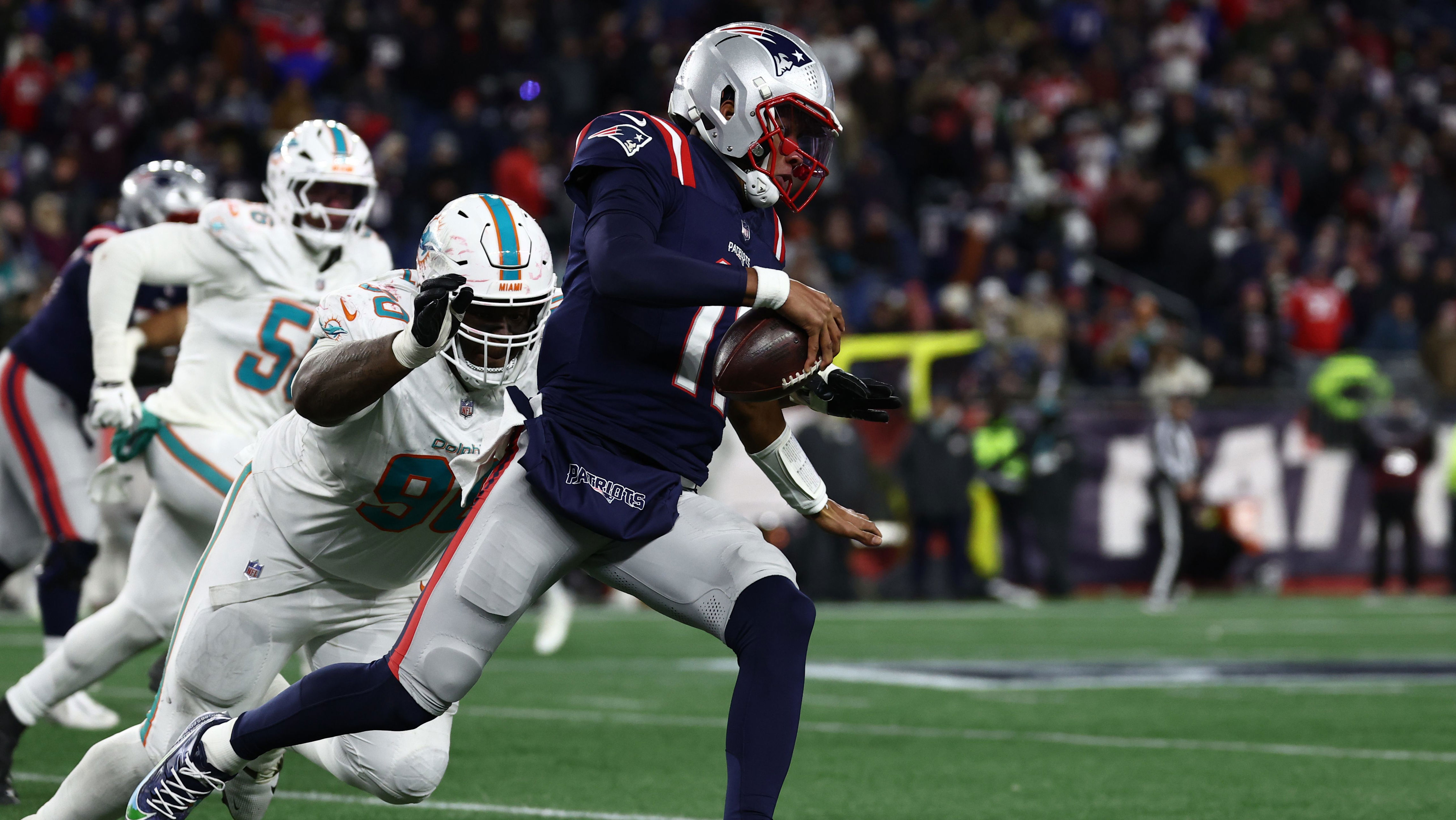 Former Dolphins player signs $37 million contract with AFC rival