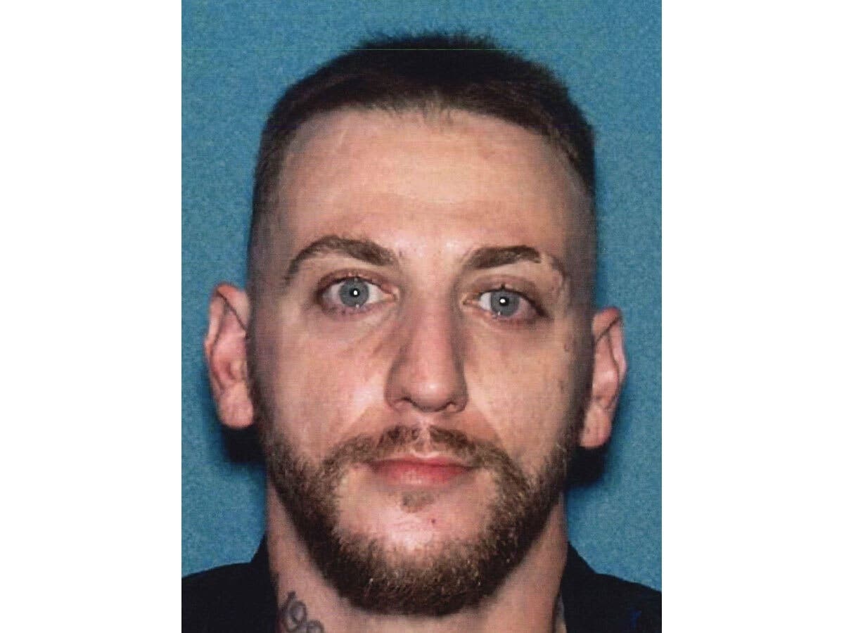 Loaded sawed off shotgun, 18 knives, 4 axes, cocaine found inside ...