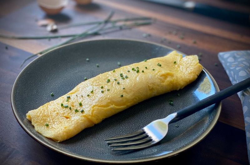 Are omelettes or boiled eggs the better choice for weight loss?