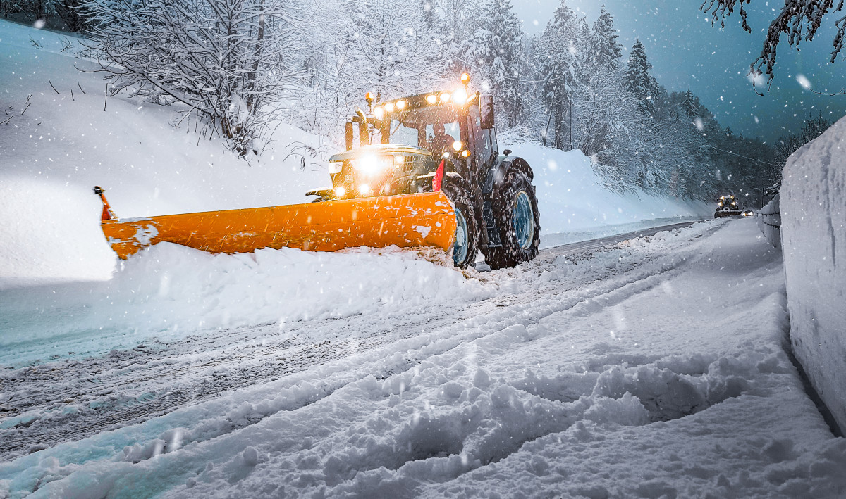Winter storm hits US with 31 inches of snow and 71 mph winds, causing ...