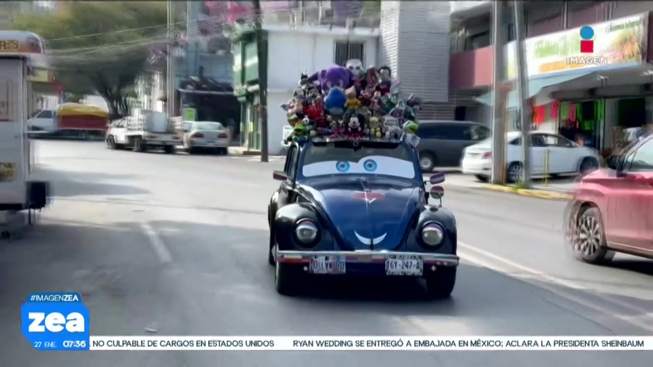 Manuel Sánchez roba cientos de miradas por transitar con un vochito ...