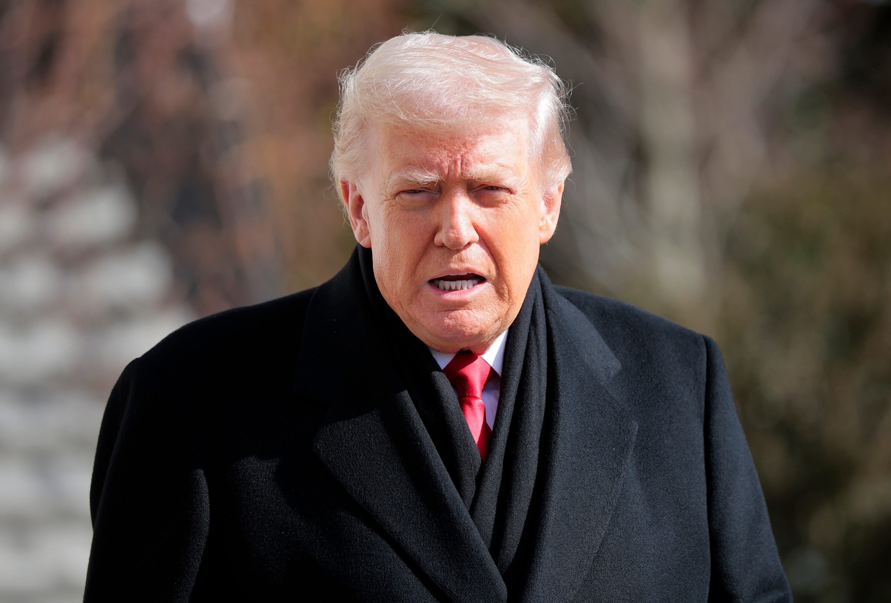 Minneapolis live updates: Trump says Noem won't step down