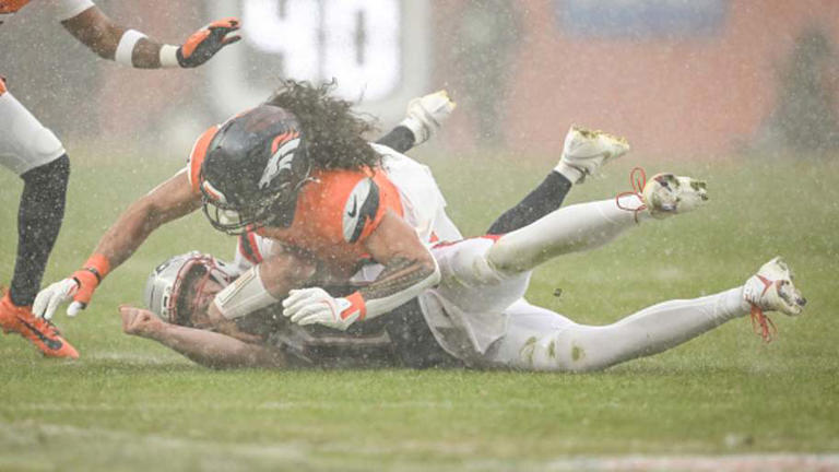 Did Drake Maye hurt his throwing shoulder on this play during AFC ...