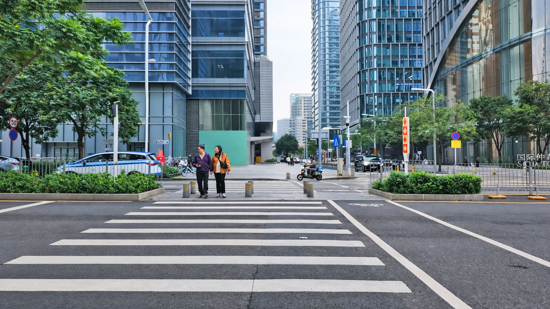 Shenzhen's city design supports walkers