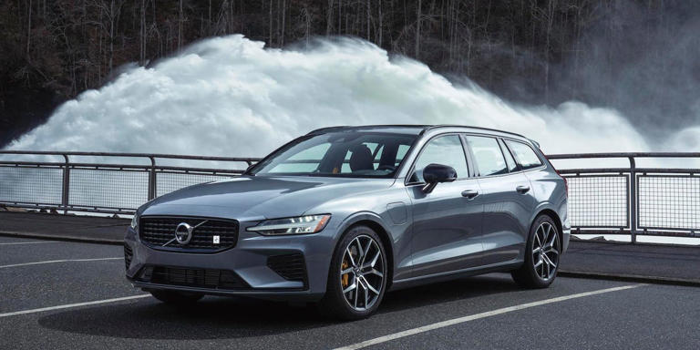 Volvo execs hint at possible 3-row SUV to rival Escalade, suggest ...