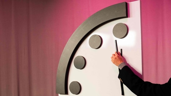 Is the Doomsday Clock real? Atomic scientists set it to closest point ...