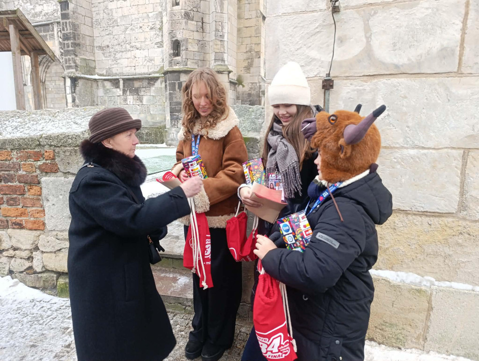 34. finał WOŚP w Wiślicy. Kwestowali uczniowie. Dużo zdjęć