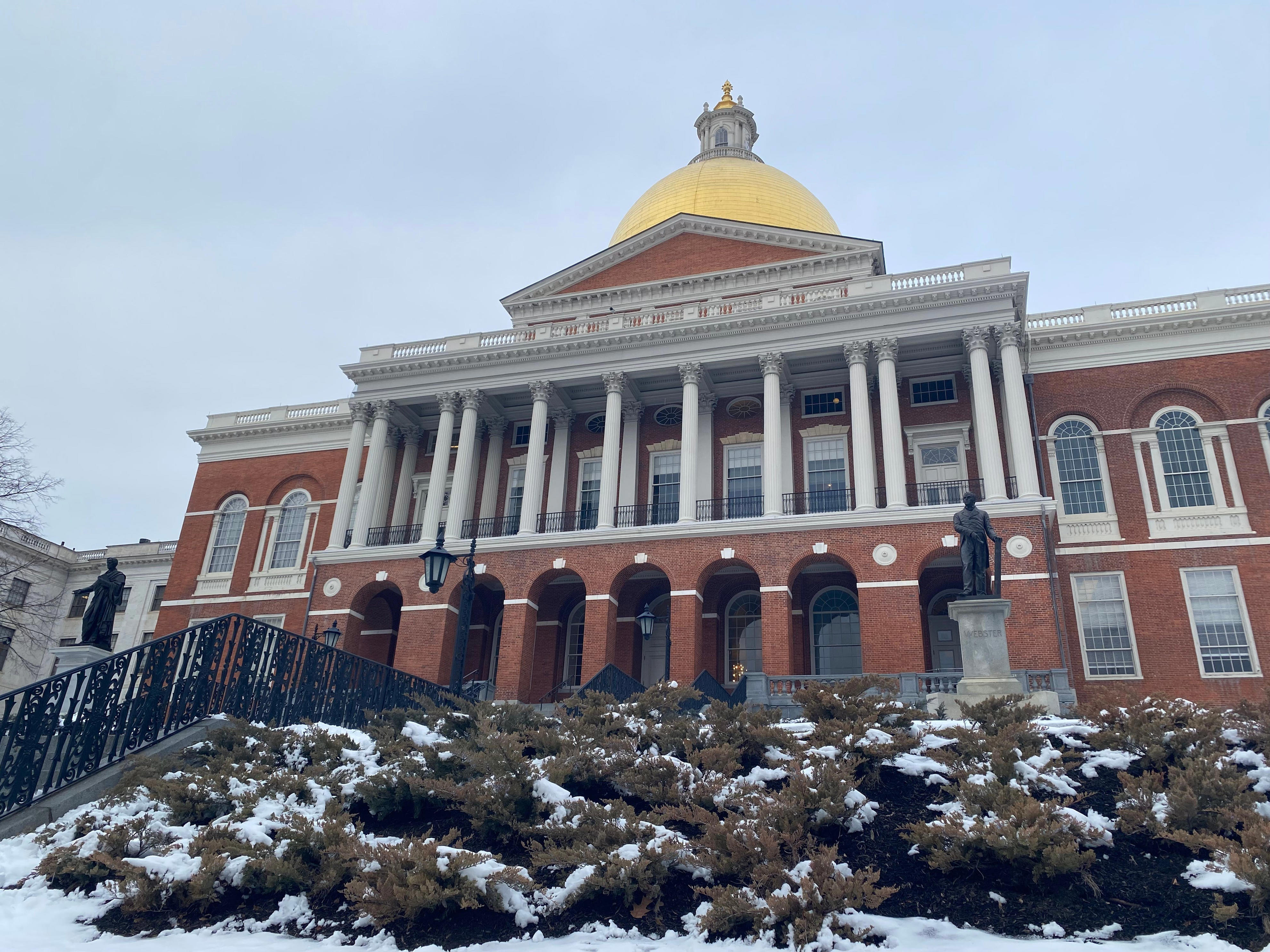 How much do Worcester's DA, sheriff and legislators make?