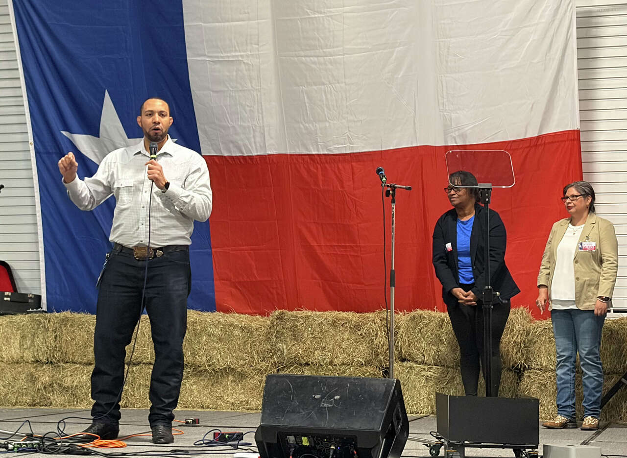 Tejano singer Bobby Pulido hopes music and centrism can lure back South ...