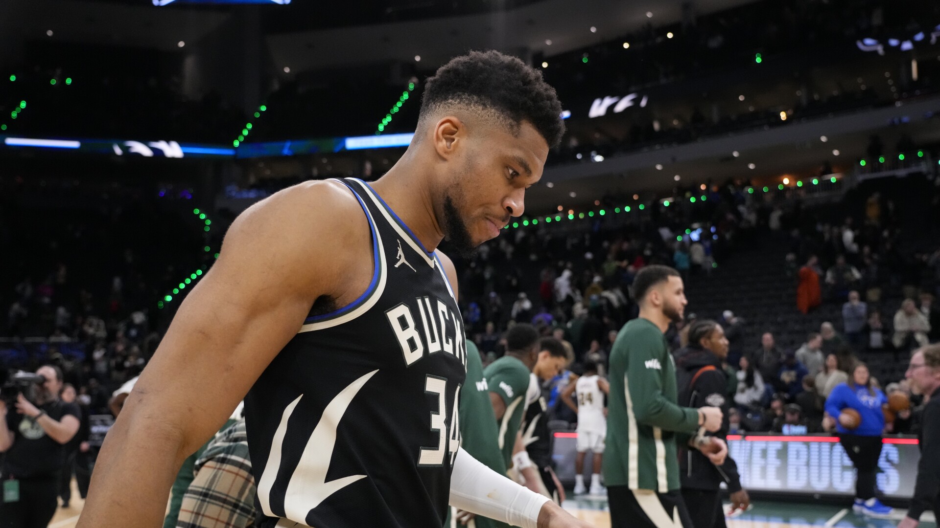 Bucks release no timetable for Giannis Antetokounmpo return from calf ...