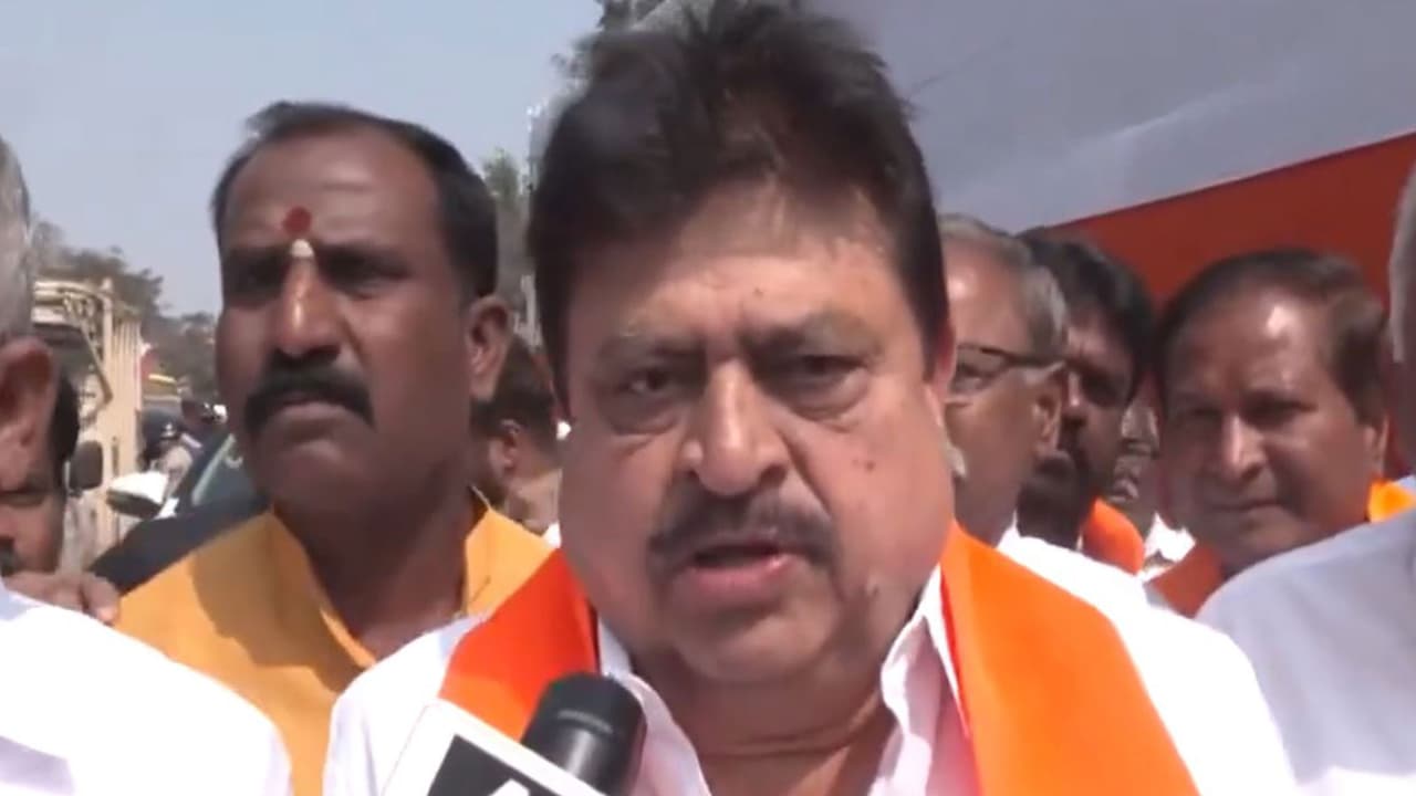 Hyderabad: BJP holds 24-hour dharna for Rs 2,000 cr retirement dues
