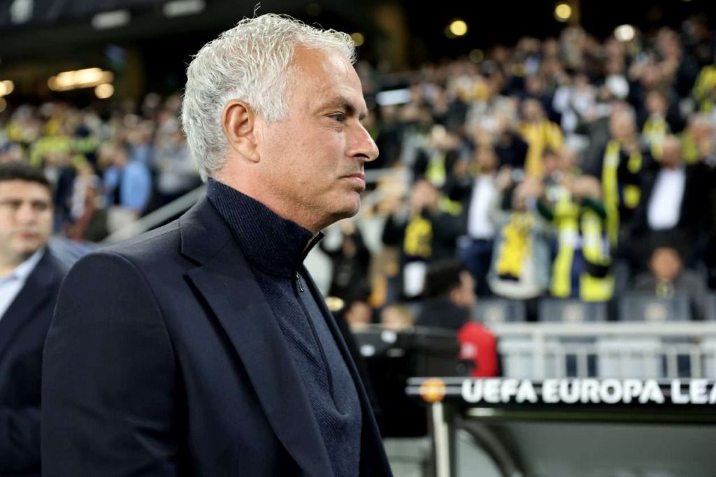 Jose Mourinho kehui vuolaasti Real-luotsia: "Minun poikani"
