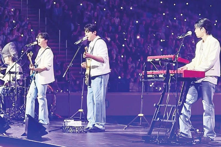 DAY6 marks a decade in music with high-energy Philippines show