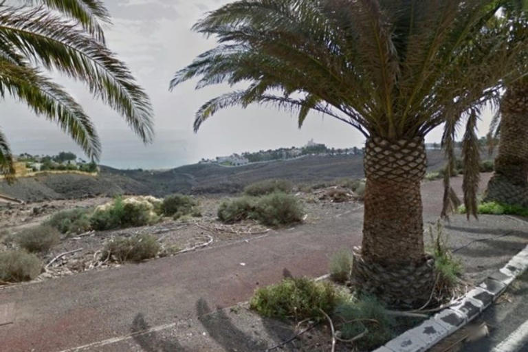 Girl, 11, who was 'terrified' of water tragically drowns in pool on ...