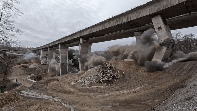 150-foot-tall Autobahn bridge demolished