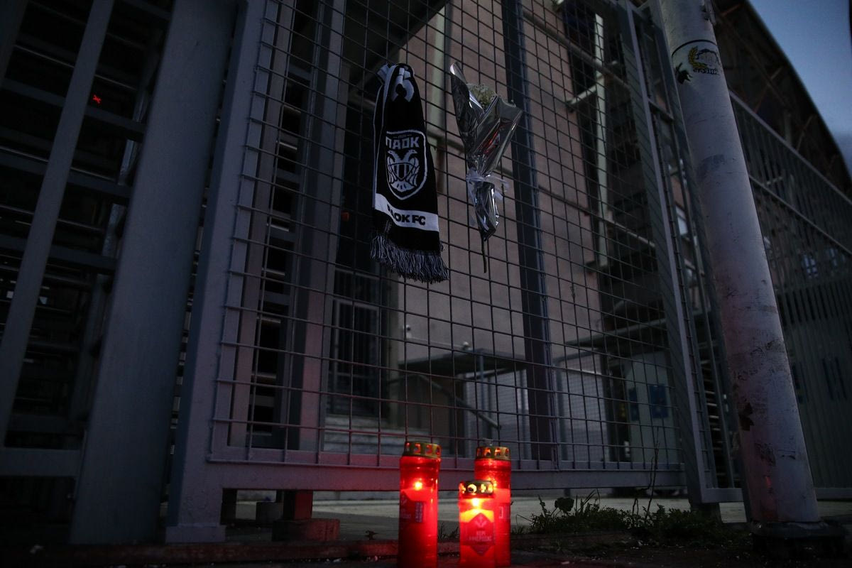 Οπαδοί ΠΑΟΚ, τροχαίο Ρουμανία: Φαναράκια και κασκόλ έξω από το γήπεδο ...