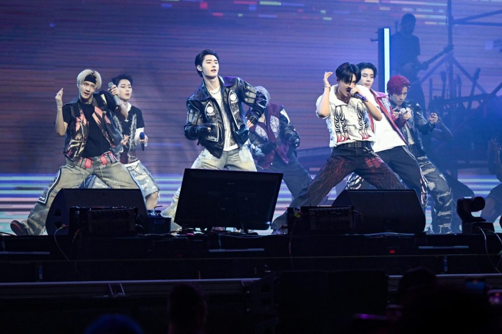 ENHYPEN's [Walk the Line Summer Edition] in cinemas concert film sets ...