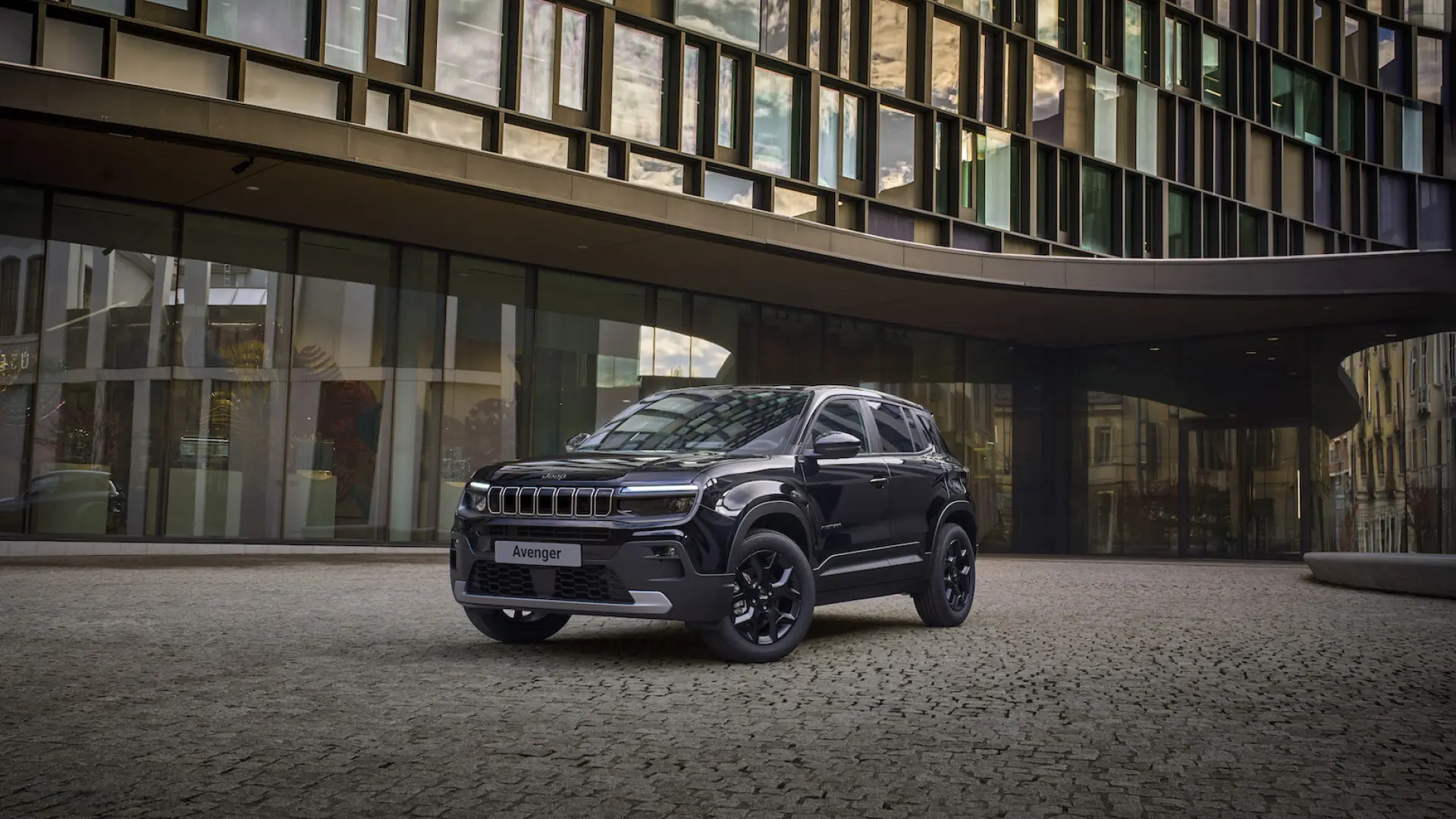Todo al negro: Jeep suma a su gama Avenger la serie limitada Black Edition