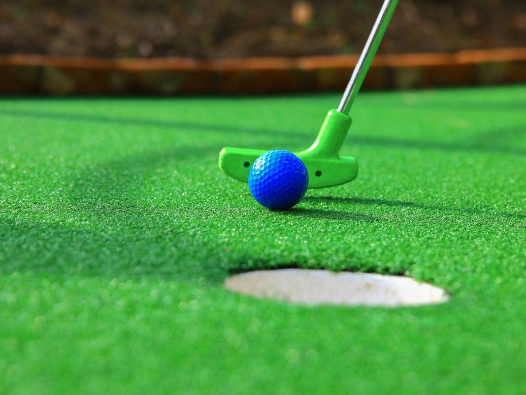 From books to birdies: Mini golf is taking over an Ellington library