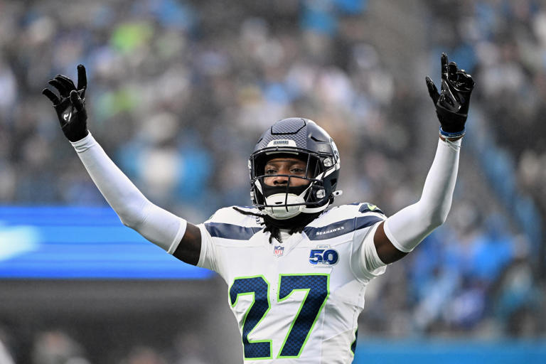 Seahawks star corrects post about intense interaction with teammates ...