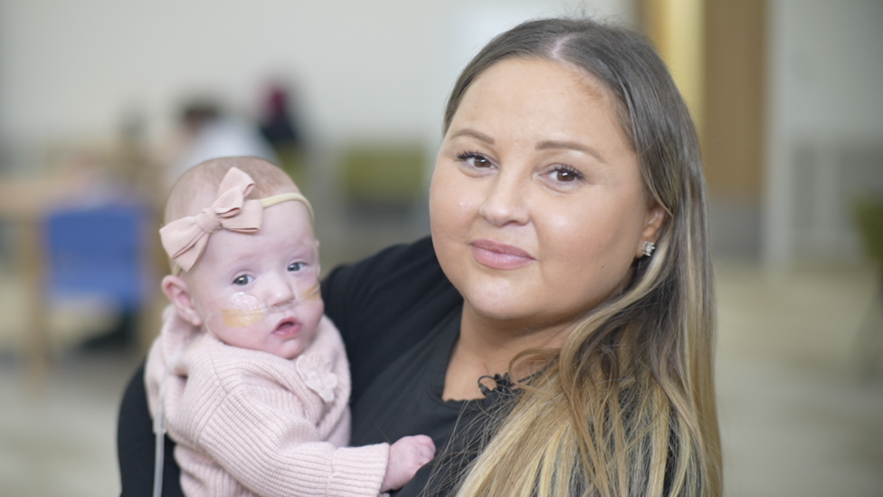 Mum has a double lung transplant after giving birth at 24 weeks