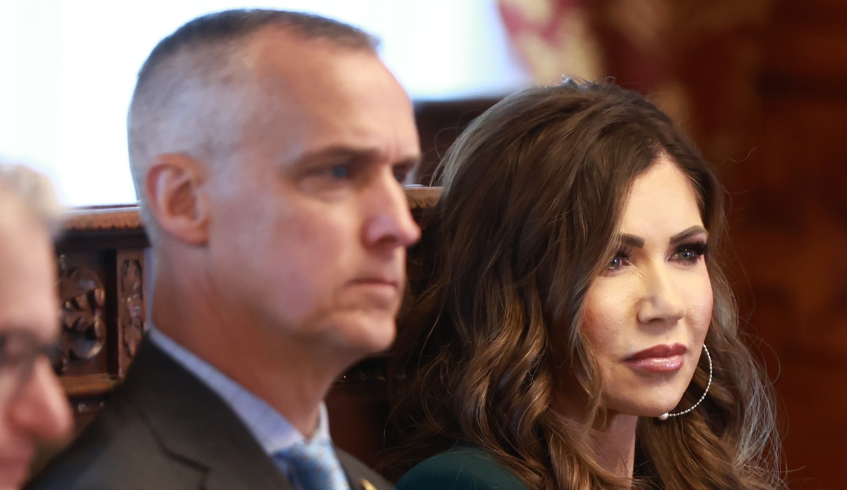 Ex-GOP congresswoman slams Trump 'thug' Lewandowski, 'lots to investigate'