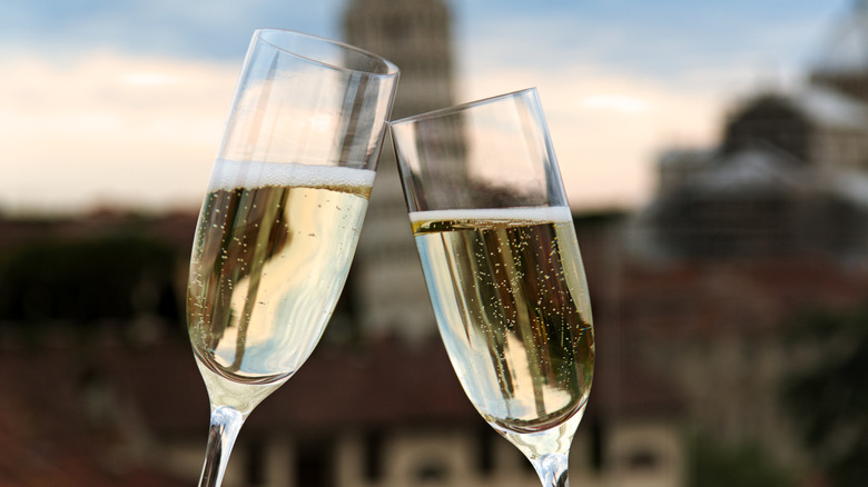 Champagne vs prosecco: What's the difference?
