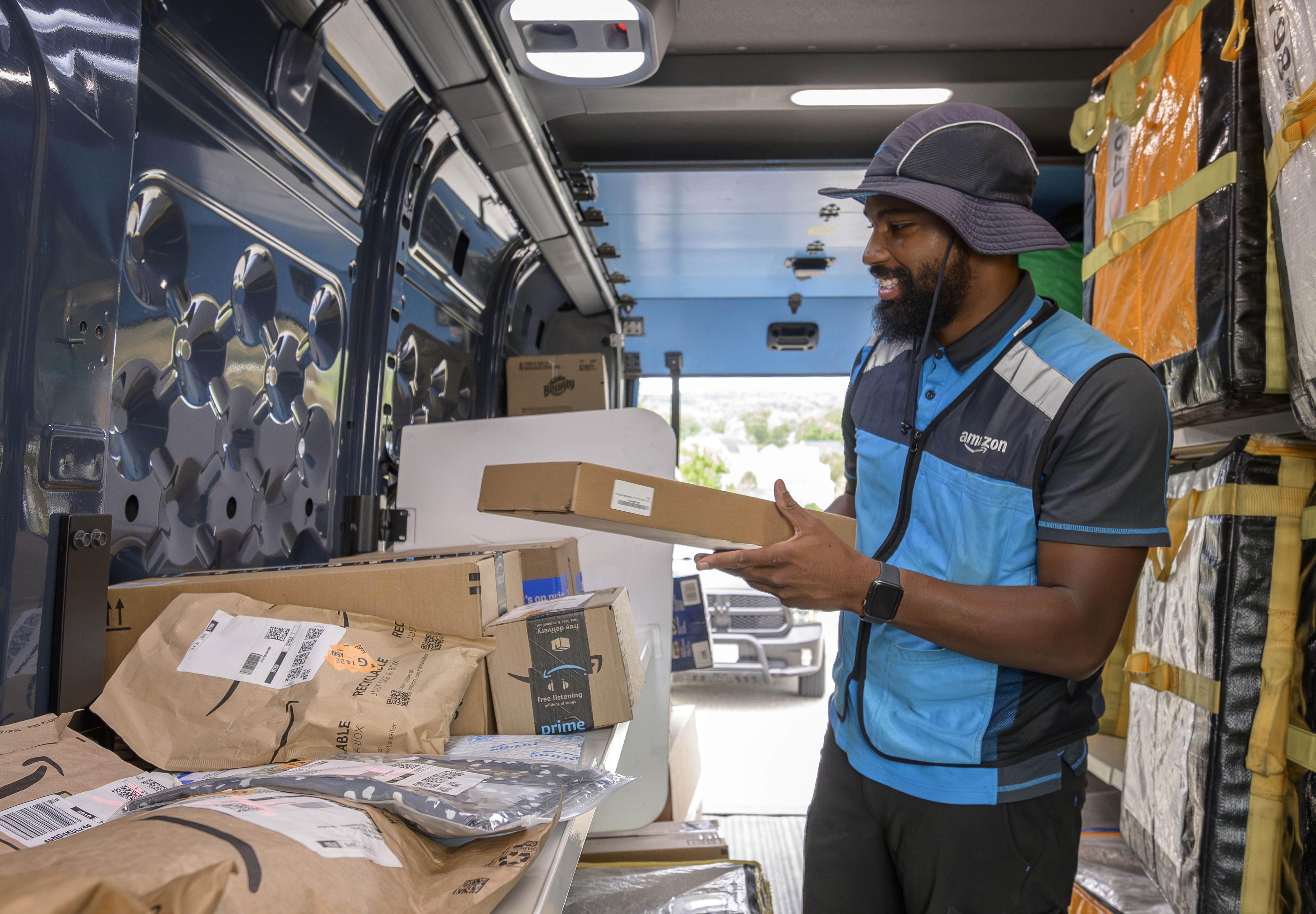 3 reasons to buy Amazon stock right now