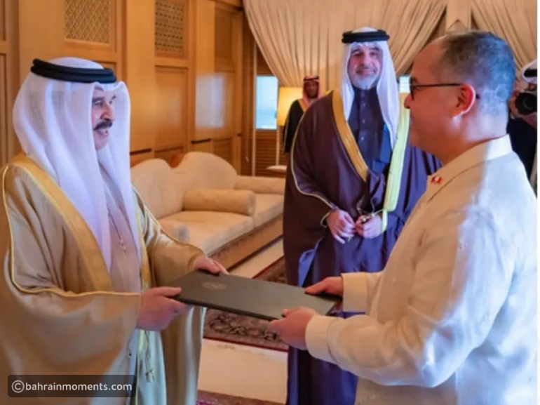 Philippine ambassador presents credentials to king of Bahrain