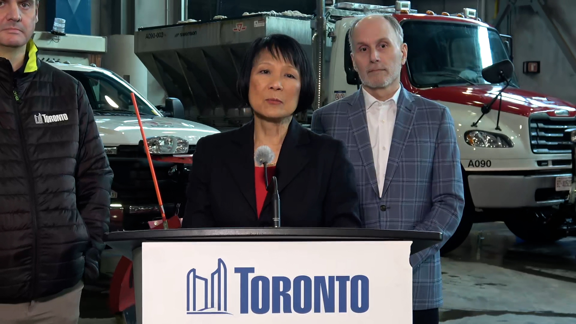 Toronto crews working to remove snow from streets, starting with hospitals