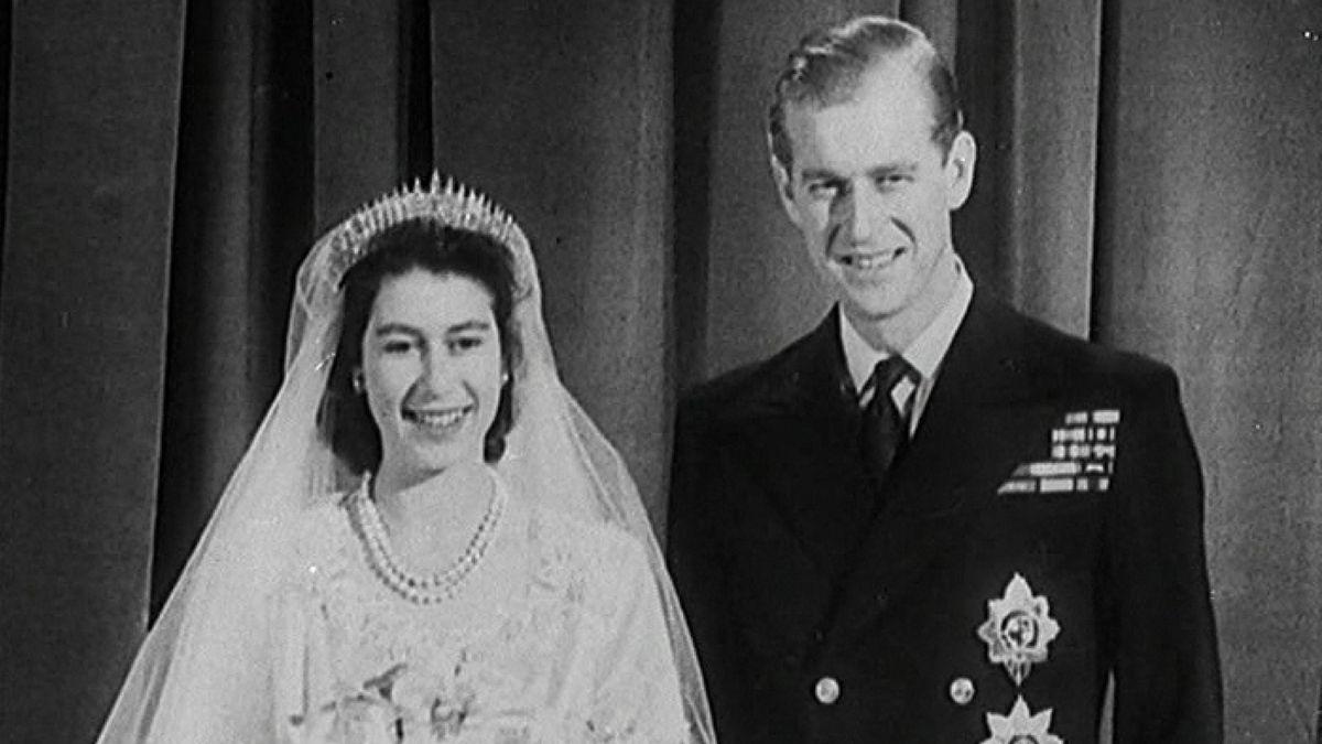 Queen Elizabeth footage 'vanishes' after she's caught throwing shoes ...