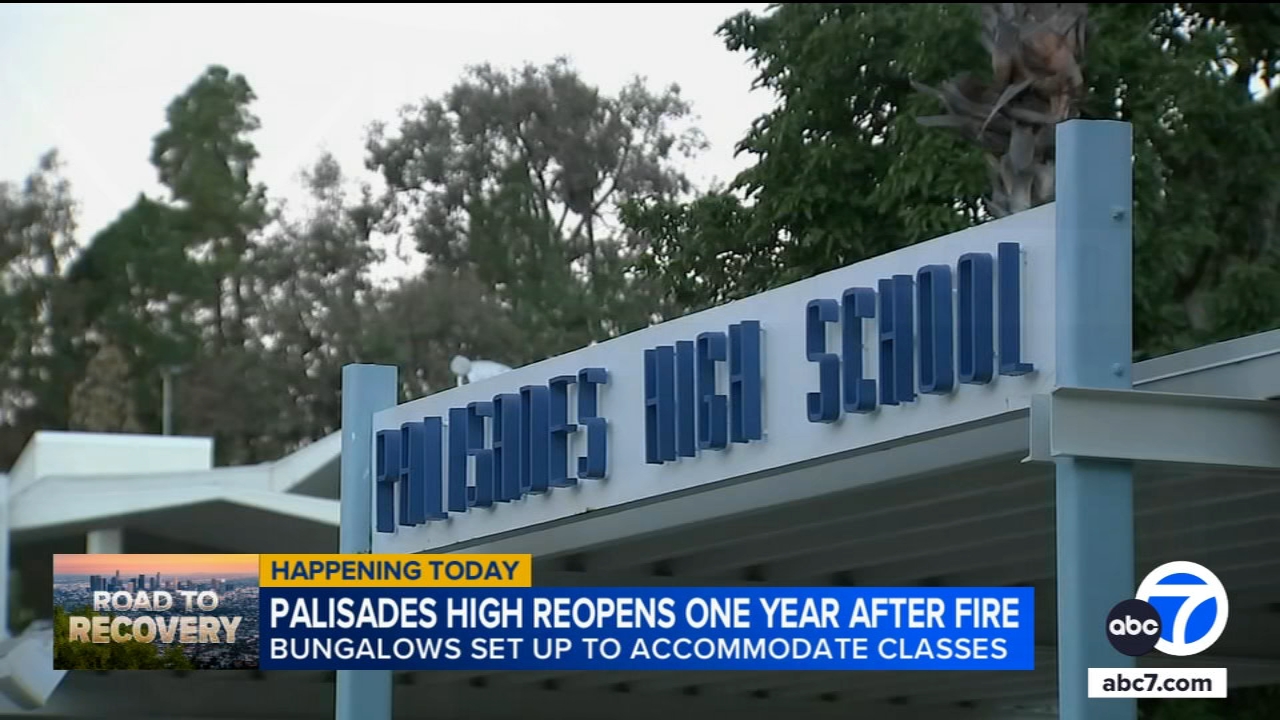Palisades Charter High School students return to campus 1 year after fire