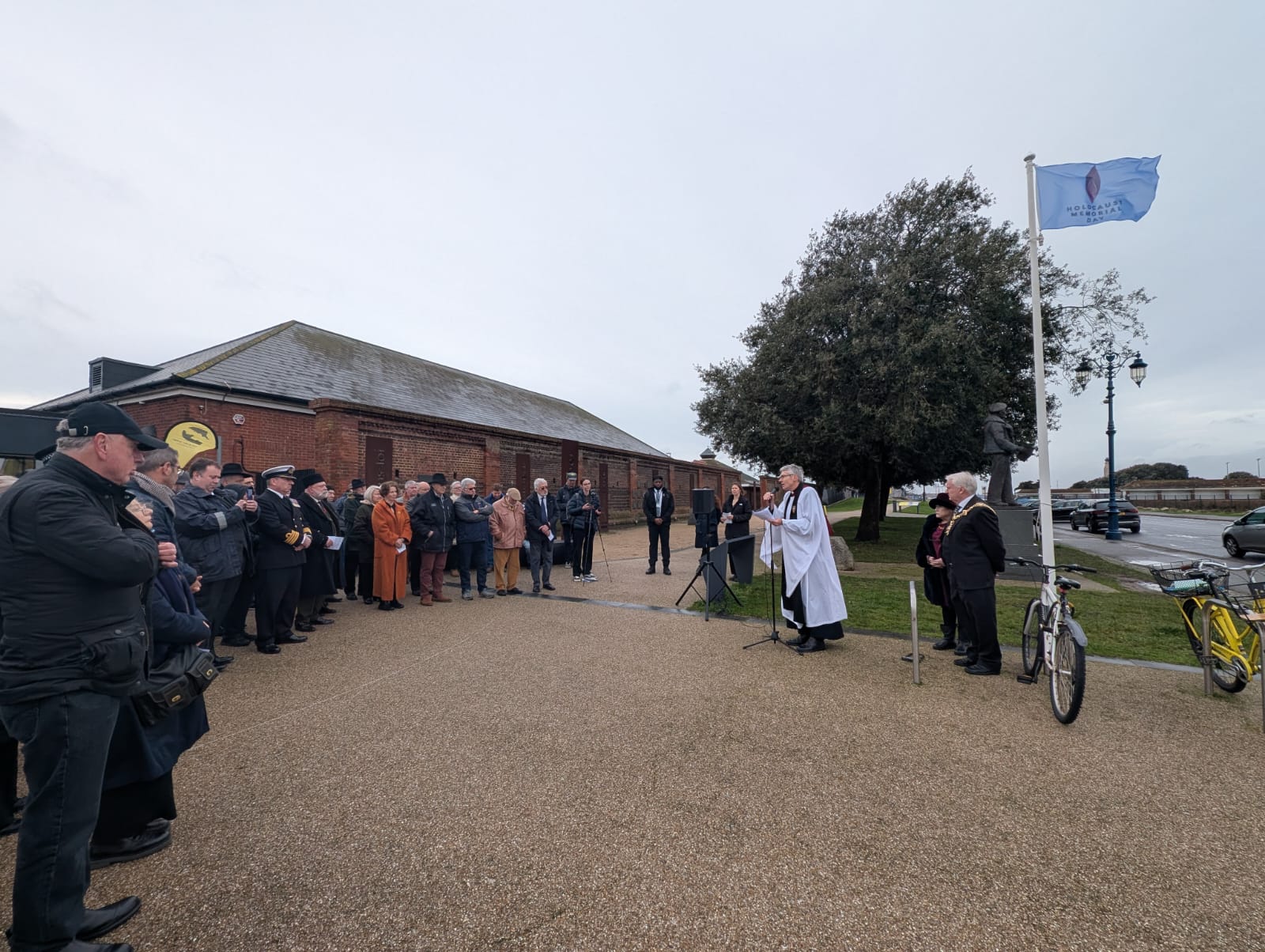 “All forms of hatred must be resisted”, leaders tell Holocaust ...